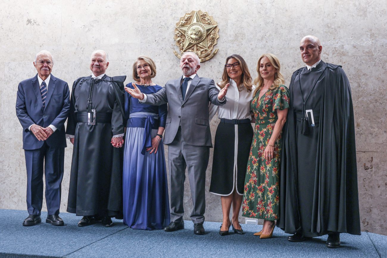 Fez no carnê? Viviane Barci usa vestido de luxo; veja valor