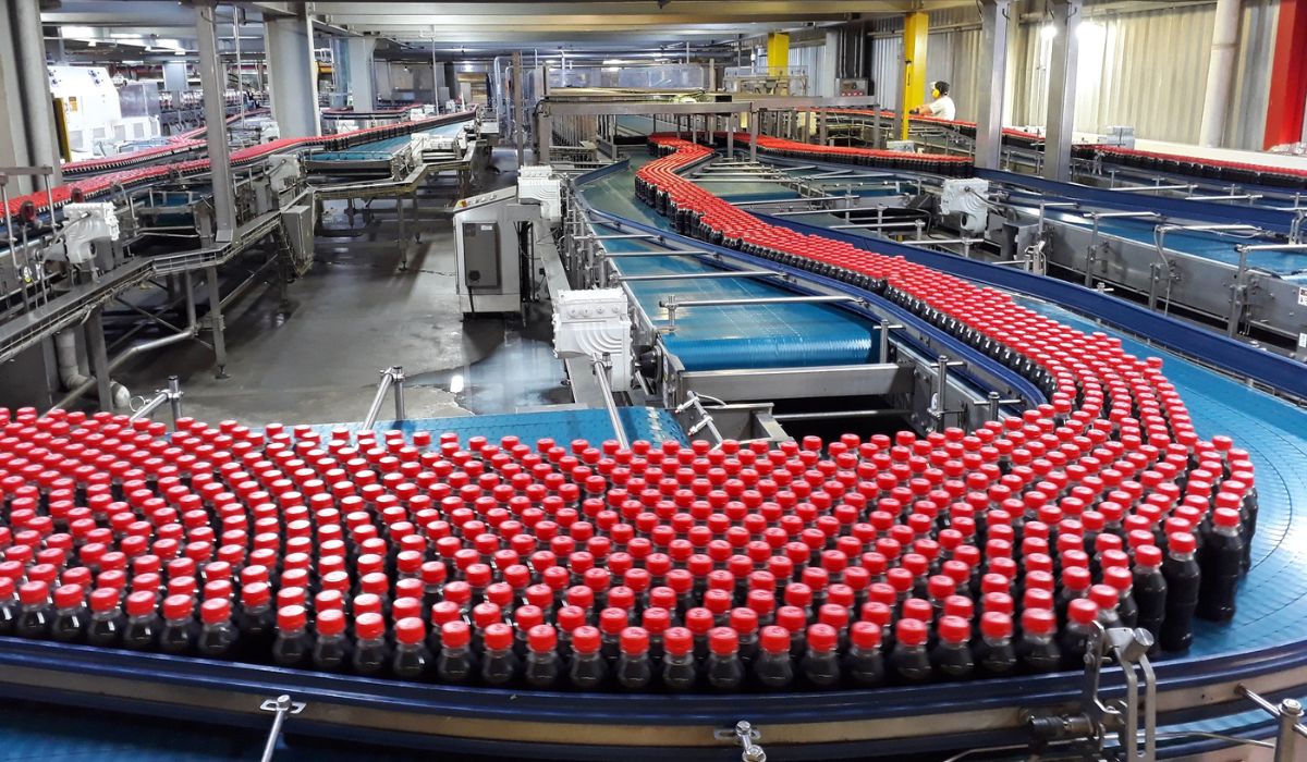 Maior fábrica da Coca-Cola do mundo fica no Brasil e produz 2 bilhões ...
