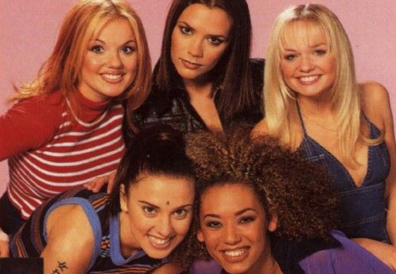 O sapato 'feioso' das Spice Girls voltou dos anos 90 para os pés das ...