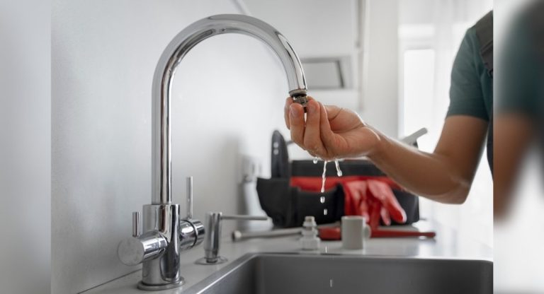 Macete com papel alumínio elimina toda ferrugem nas torneiras de forma ...