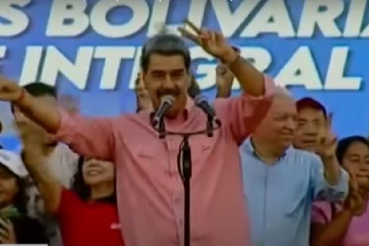 VÍDEO: Maduro canta Imagine para pedir paz a Trump