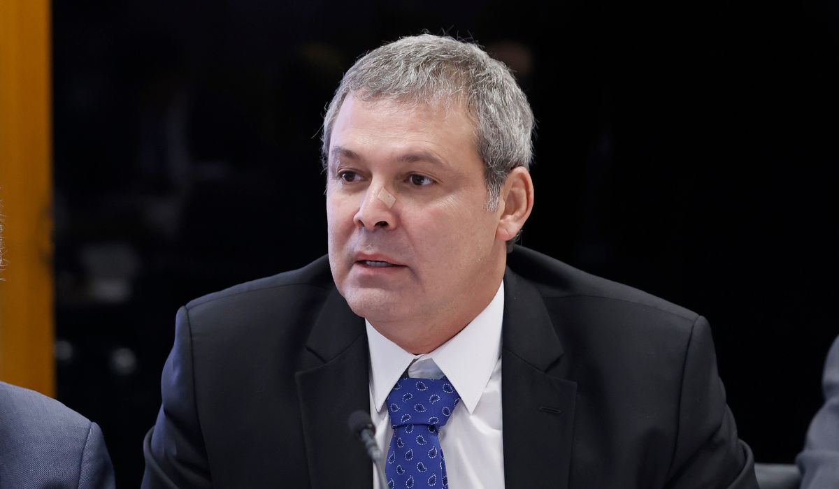 Lindbergh Farias pede investigação do filme de Bolsonaro