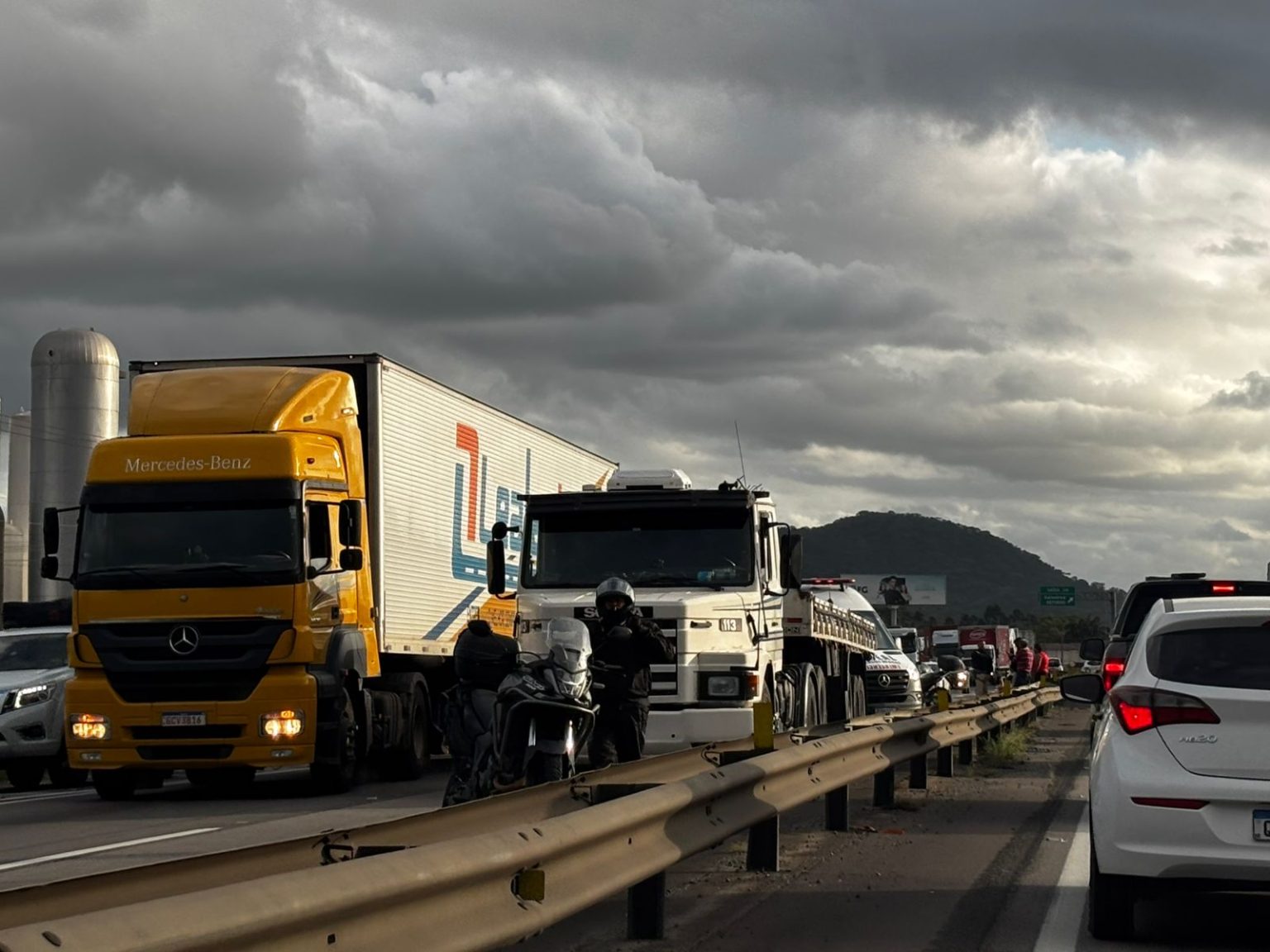 Acidente com morte provoca congestionamento de 4 quilômetros na BR-101 em SC