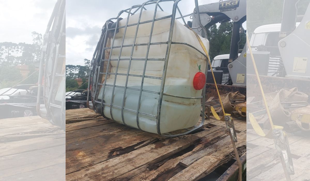 BR-280 é interditada após acidente com soda cáustica