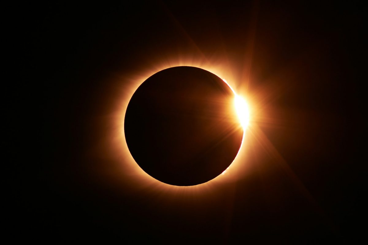 Eclipse solar total ocorre em breve; saiba como observar