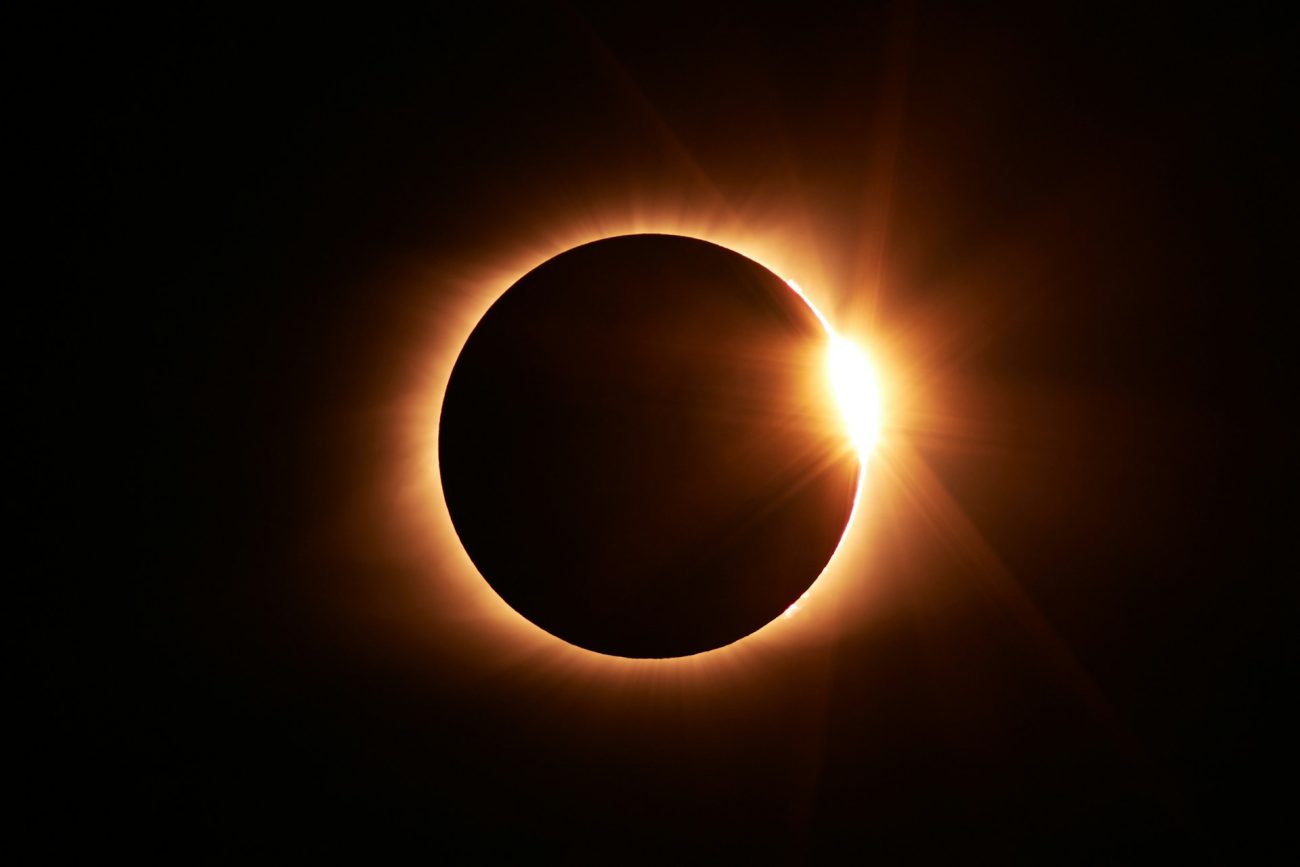 Eclipse solar total ocorre em breve; saiba como observar
