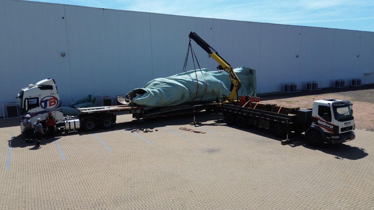 Estátua da Havan desaparece e Hang se pronuncia