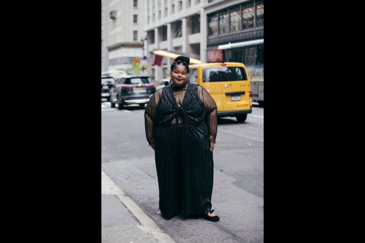 O truque das fashionistas para usar preto mesmo no calor de 35 °C