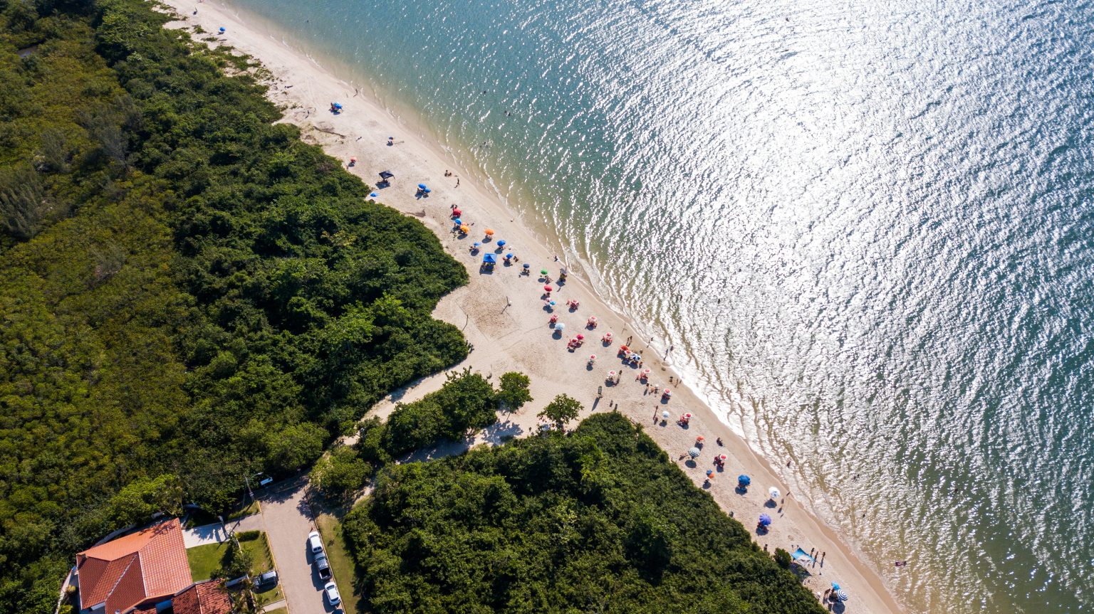 Pontal da Daniela vira roteiro para fugir da 'muvuca' em SC