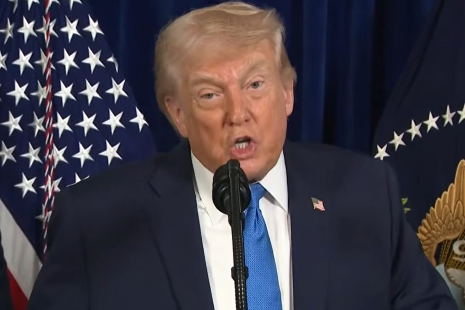 Trump com mancha na mão: sinal roxo levanta teoria sobre saúde do ...