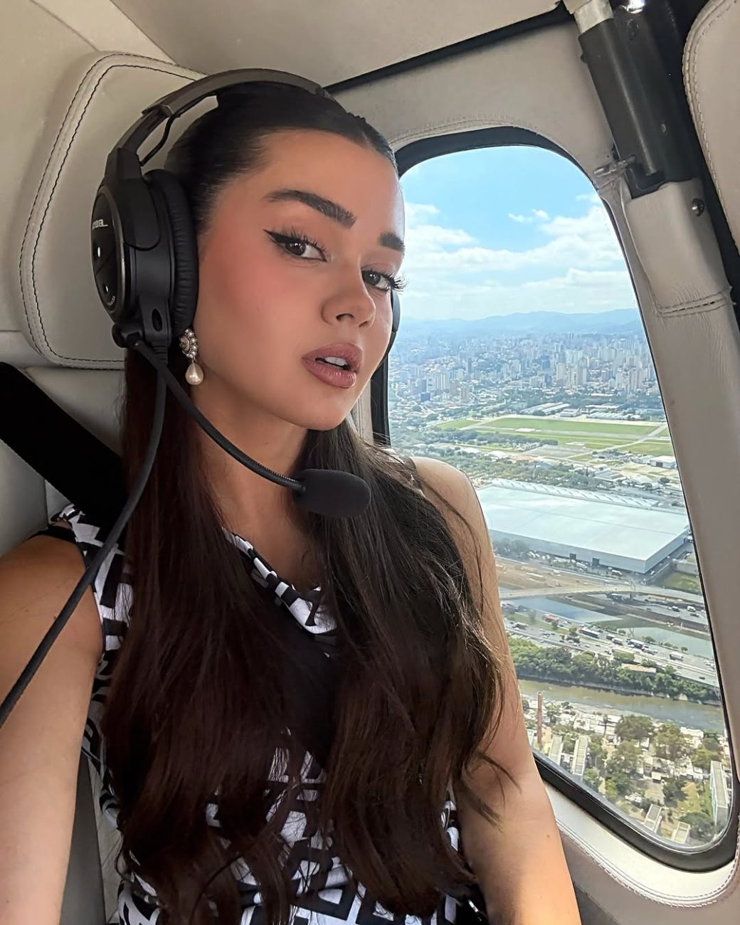 Franciny Ehlke chega no helicóptero do 'momô' para visitar Luciano Hang ...