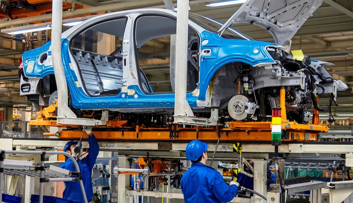 Megafábrica de carros para risco de incêndio em suas marcas