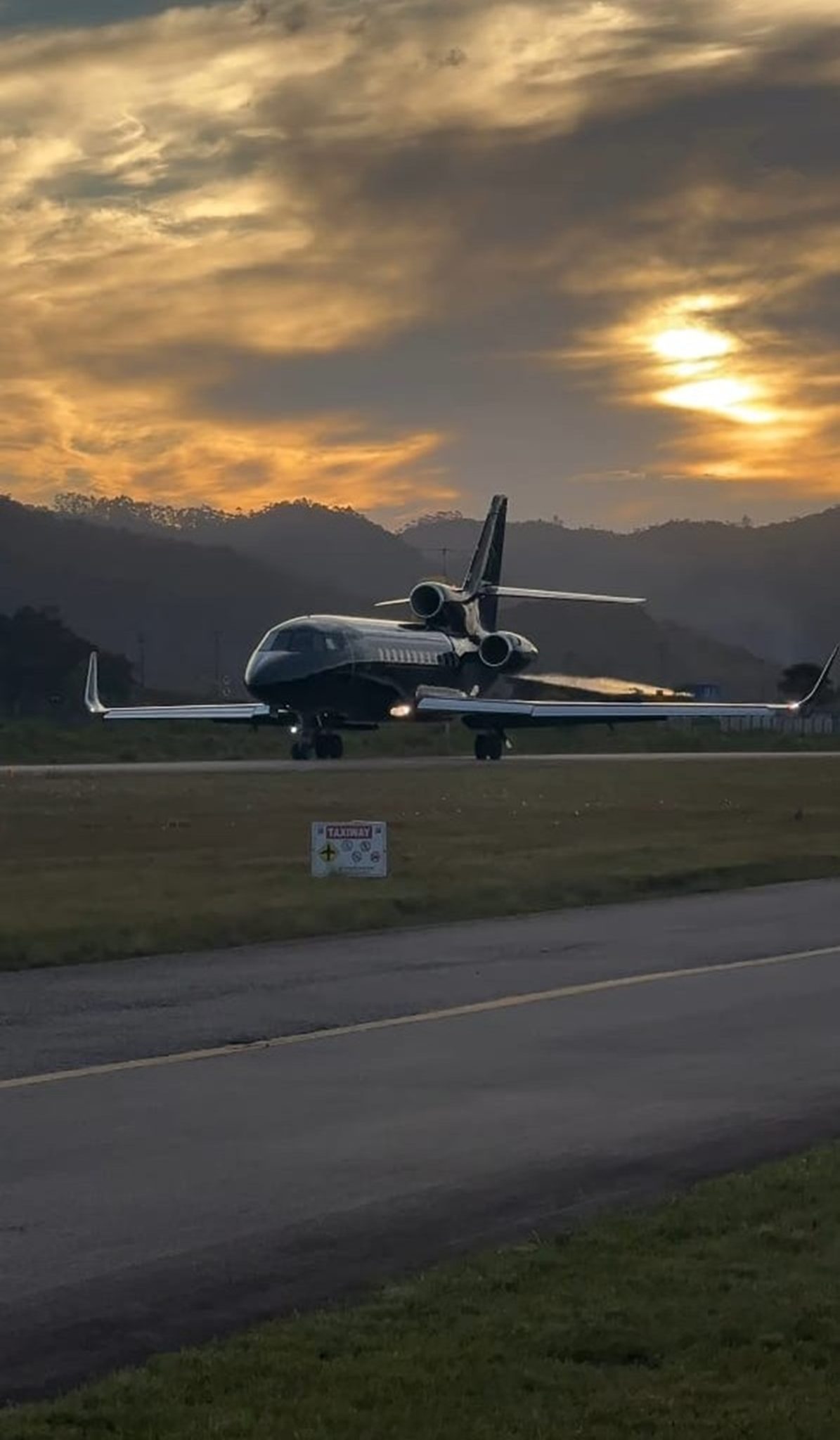 Avião de Neymar pousa em SC um dia após jogador ser convocado para a ...