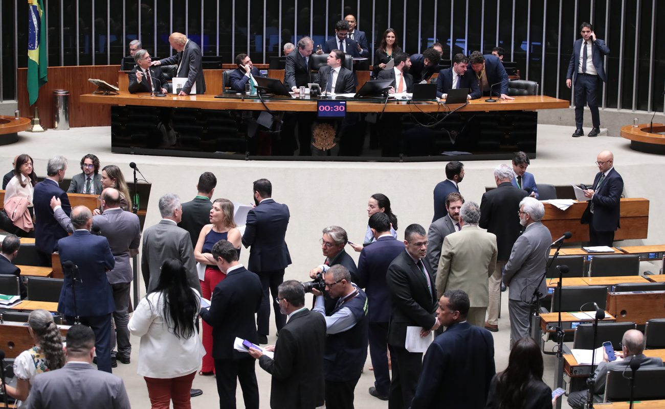 PEC alternativa ao fim da escala 6x1 é enviada à CCJ