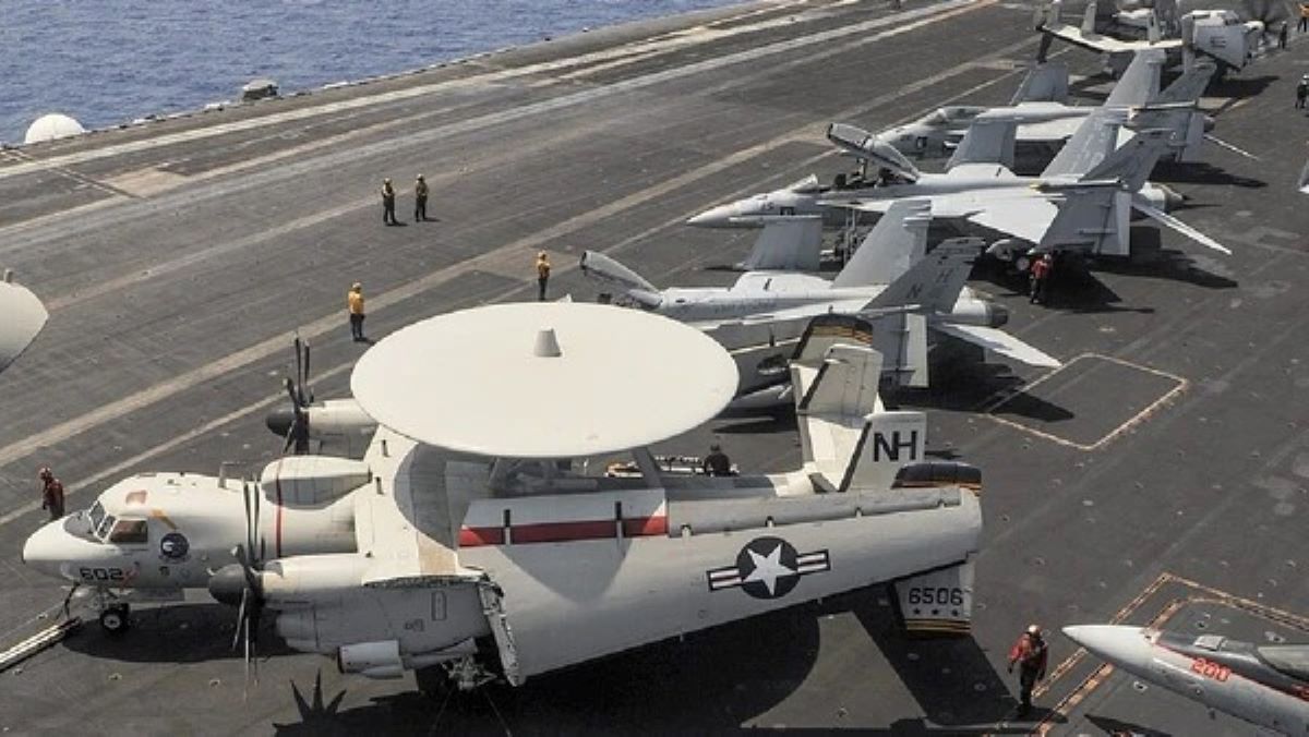 Maior navio de guerra dos EUA entra em águas brasileiras