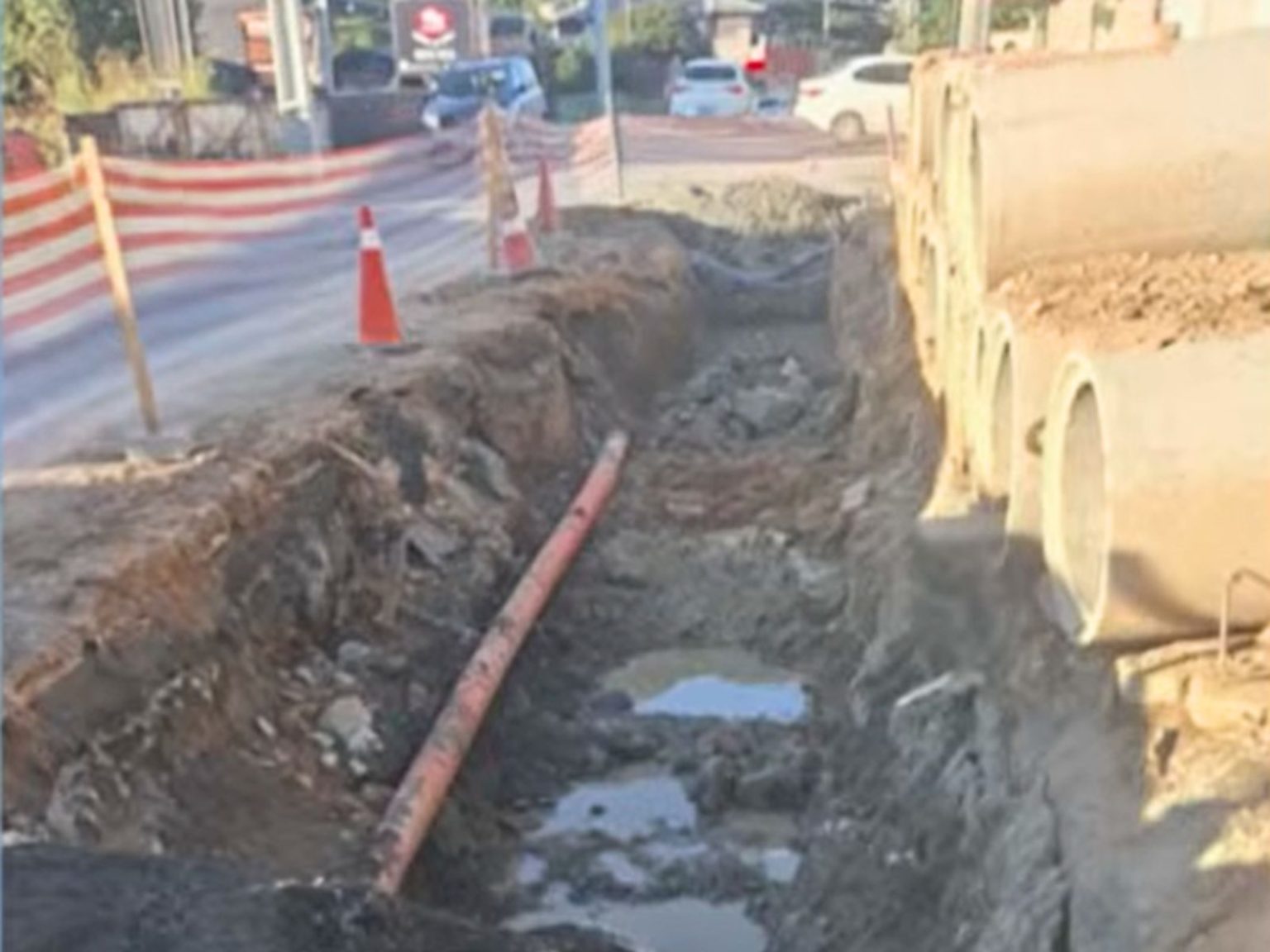 Empresa investigada deixa valas abertas em Blumenau