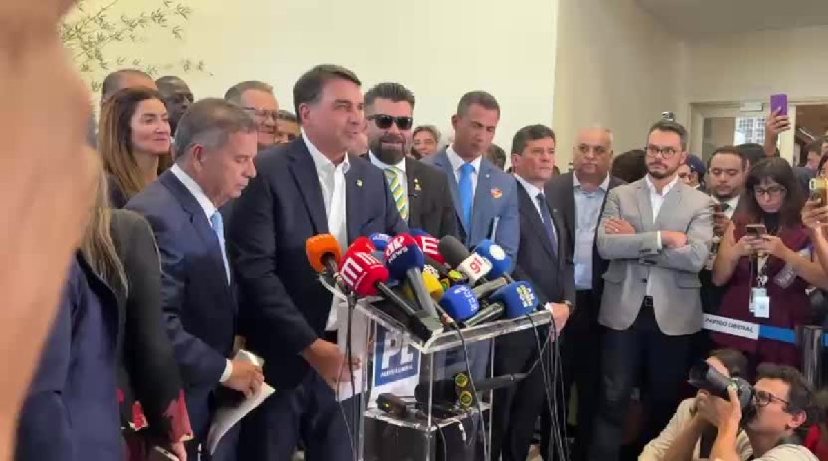 Master fragmenta direta que Flavio Bolsonaro tenta unir