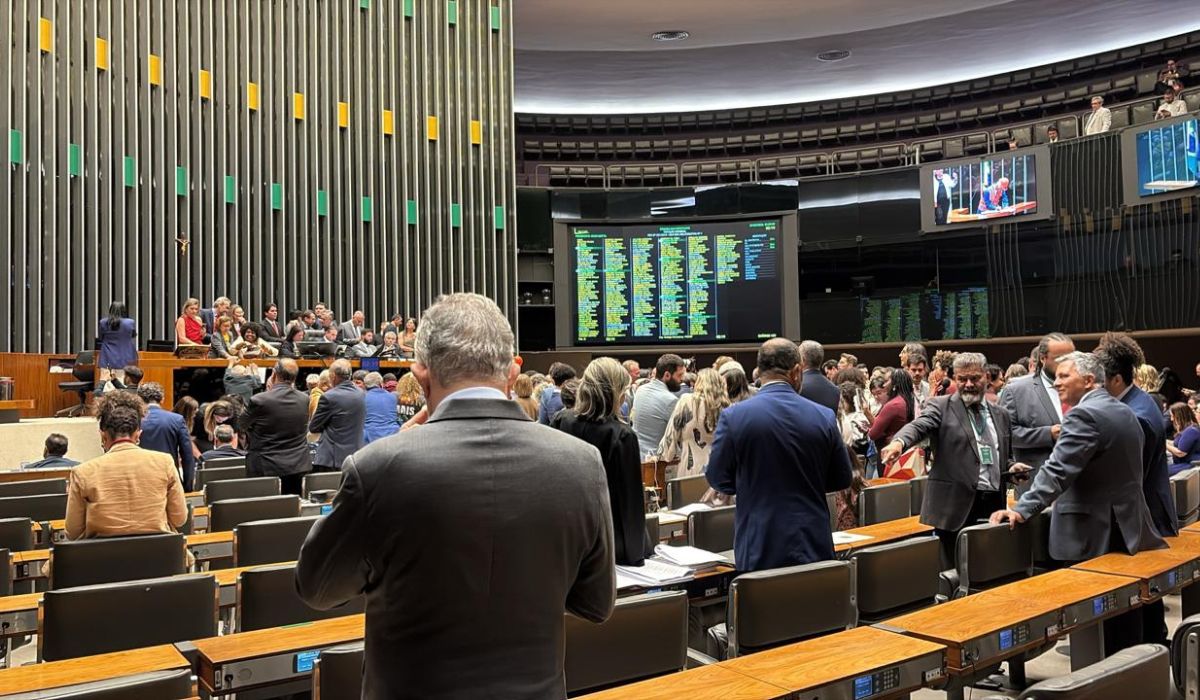 Fim da escala 6x1 é aprovado na Câmara