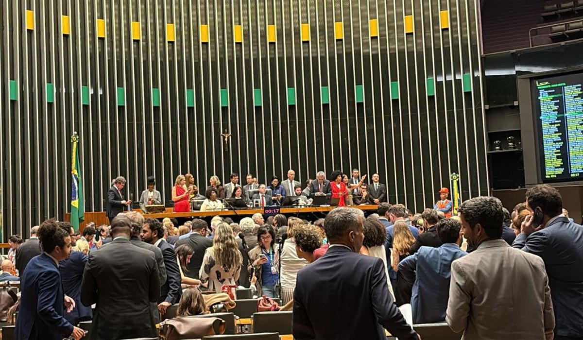 Fim da escala 6x1 é aprovado na Câmara