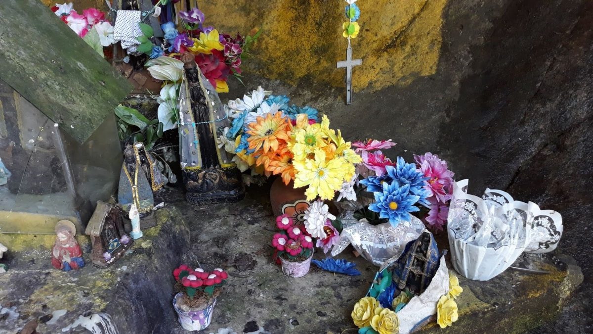 Gruta onde Jesus e Maria teriam surgido encanta fiéis em SC