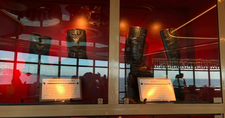 Hard Rock Cafe em SC vai além da gastronomia com relíquias